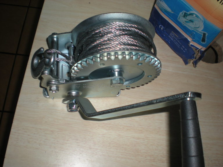 Hand winch with 6mm dia, 10 m length rope, 1200 Lb load capacity Rs ...